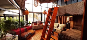 Tenda Panorâmica, 1 quarto, terraço, Vista para a cidade | Roupa de alta qualidade, edredões de penas, camas de colchão pillowtop 