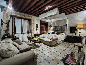 Suíte família, vários quartos | 2 quartos, roupas de cama premium, edredons de pluma