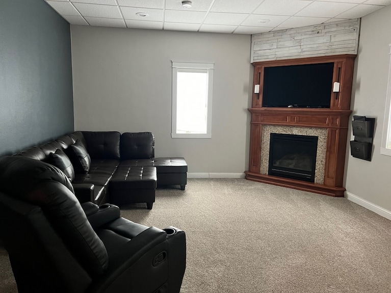 3 Bedroom With Jacuzzi And Daily Breakfast! - Lake Sakakawea, ND