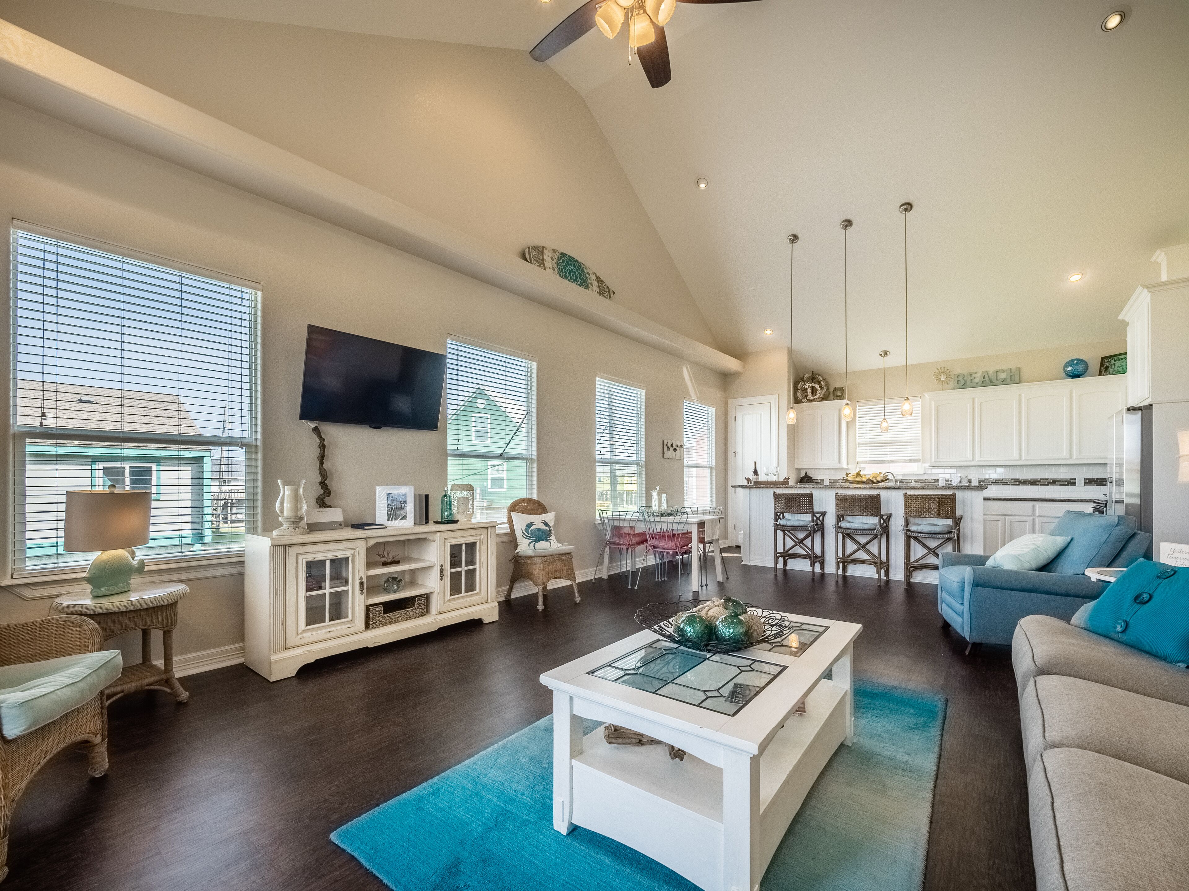 Newly Painted, Luxe 4/4,  Steps To Beach, Fenced, Dog Friendly With Hot Tub - Surfside Beach, TX