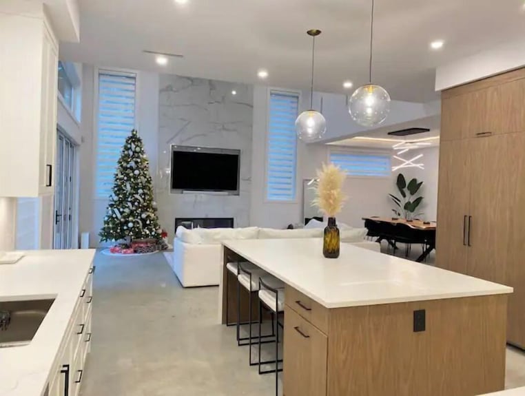 Luxury 5 Br Home W/ Pool Perfect For A Getaway. - メイプルリッジ