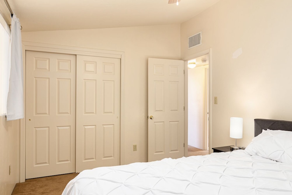 Cozy 2 Bedroom Apt In Tucson | Laundry - Tucson, AZ