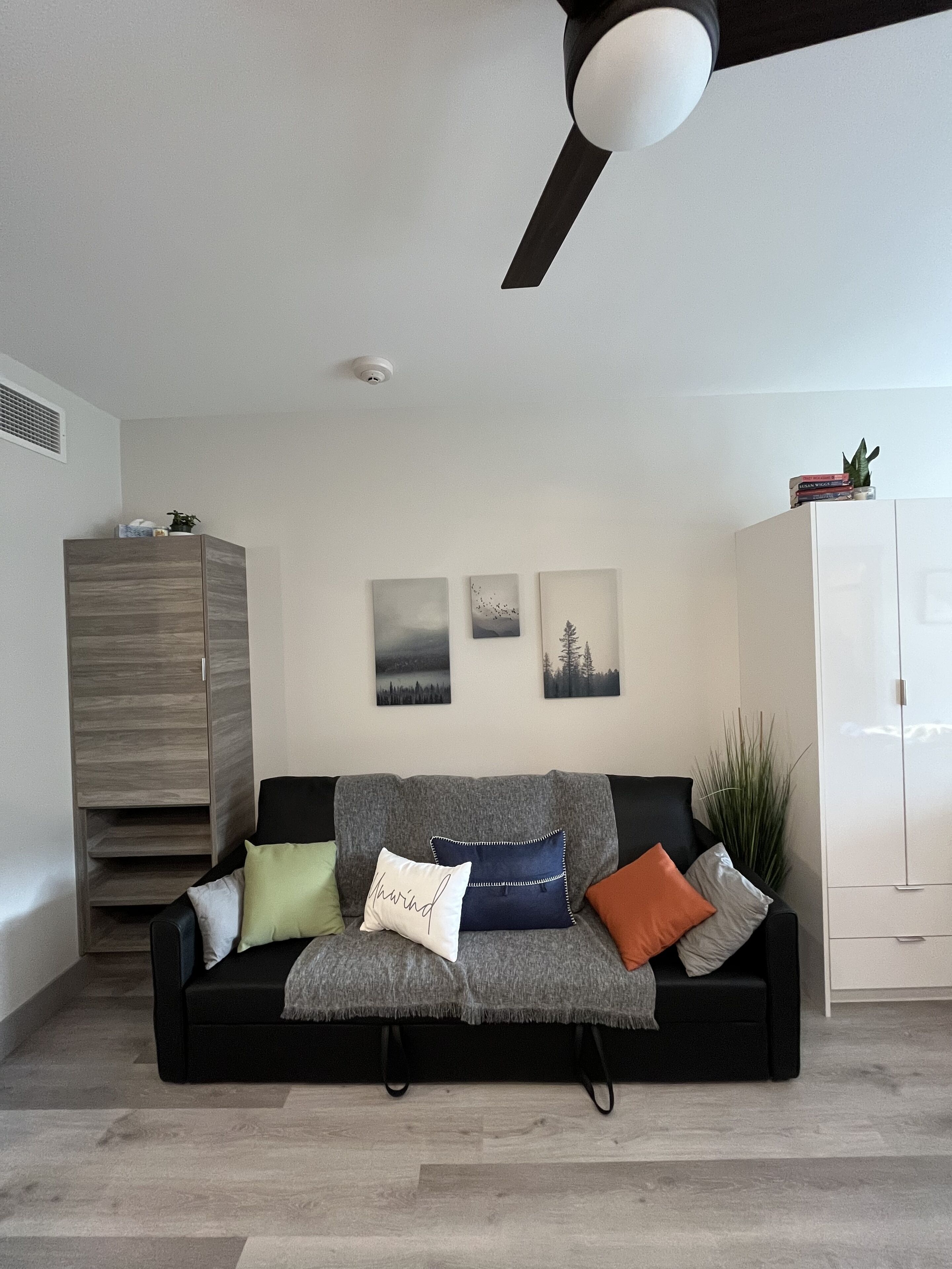 Top Floor On Okanagan Lake With Heated Pool, King Bed, Gym And Pickleball Court! - Vernon