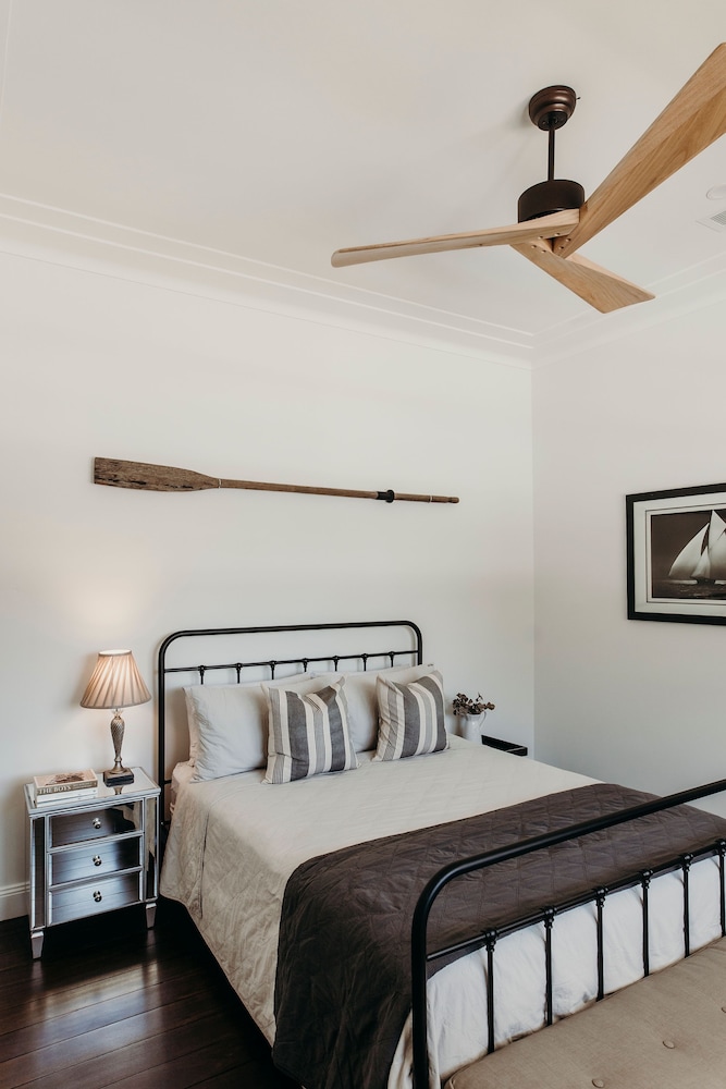 Luxe Historic River Port Stay - Hinton