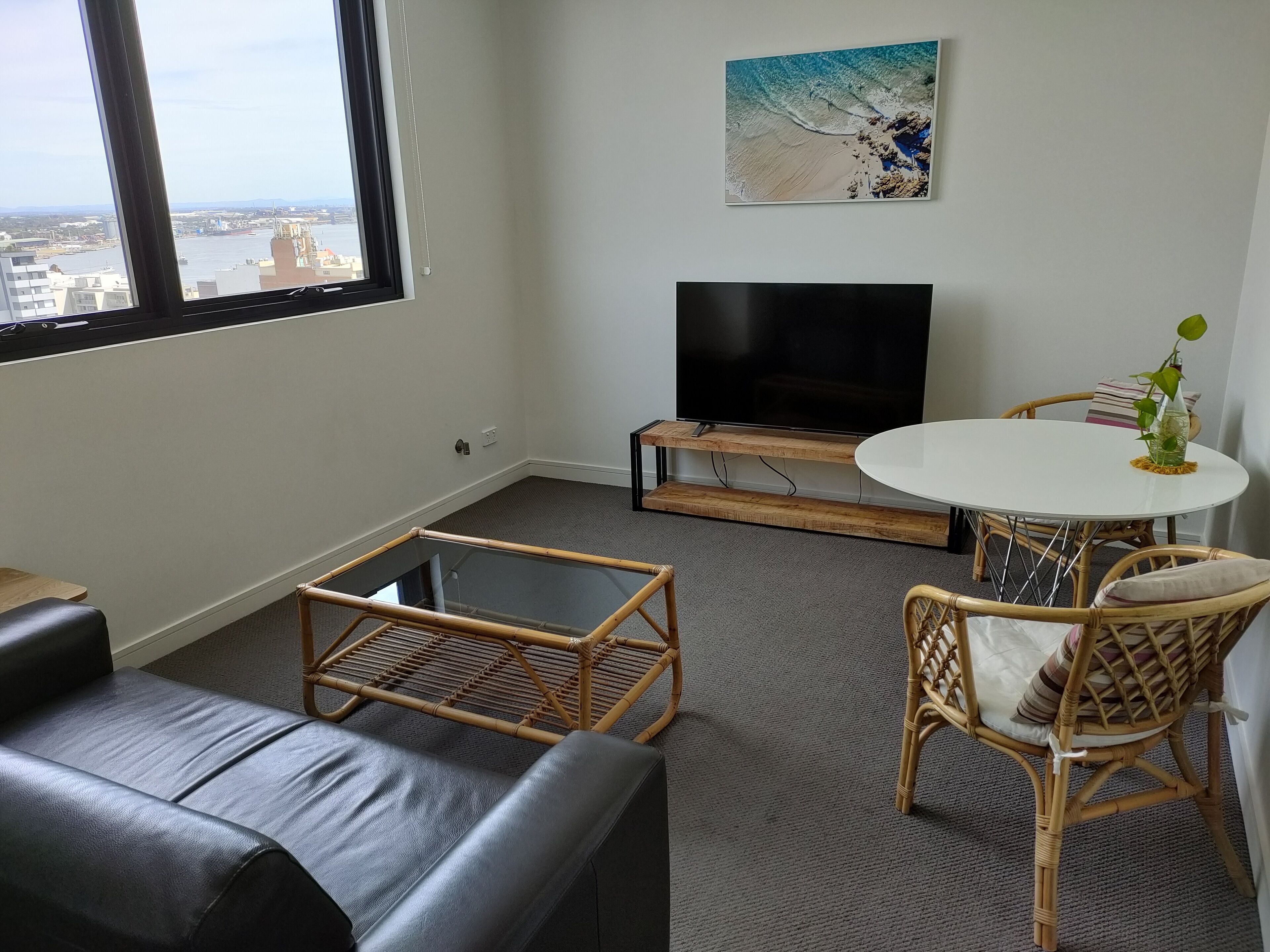 Modern 1 Bedroom Unit, Near Beach With City And Harbour Views, Parking And Wifi - Newcastle