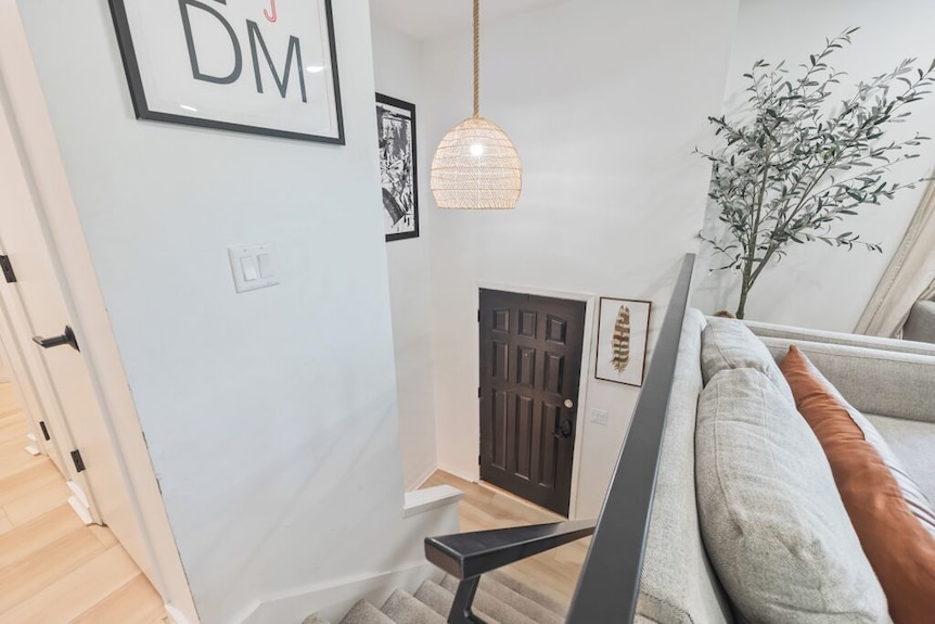 Stylish Split Foyer - The Sullivan 4 Bedrooms, 2 Bathrooms - デモイン, IA