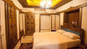 Quarto Triplo Deluxe | Lençóis de algodão egípcio, roupa de alta qualidade, edredões de penas