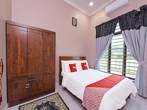 Quarto, 3 quartos | 4 quartos, secretária, Wi-fi grátis, roupa de cama fornecida