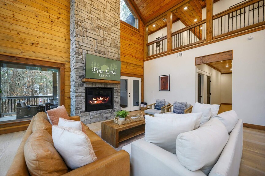 Luxury Forest Escape | Hot Tub, Ev Charger, Pet-friendly Near Broken Bow Lake - Oklahoma