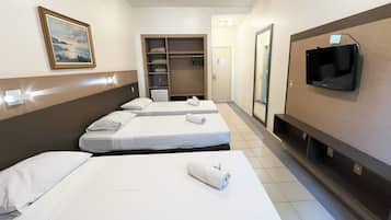 Quarto triplo luxo, 3 camas de solteiro | Frigobar, escrivaninha, Wi-Fi de cortesia, roupa de cama