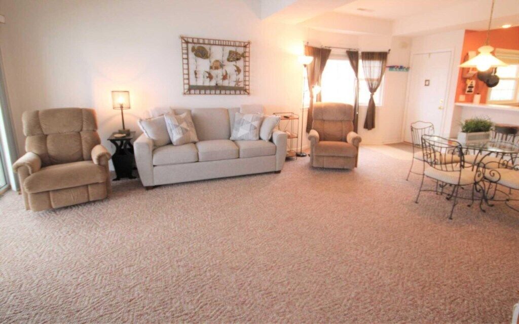 Stunning Top Floor View! Queen Bunk Bed! Family Friendly Harbour Towne Complex! Slip Close To Unit! - Lake Ozark, MO