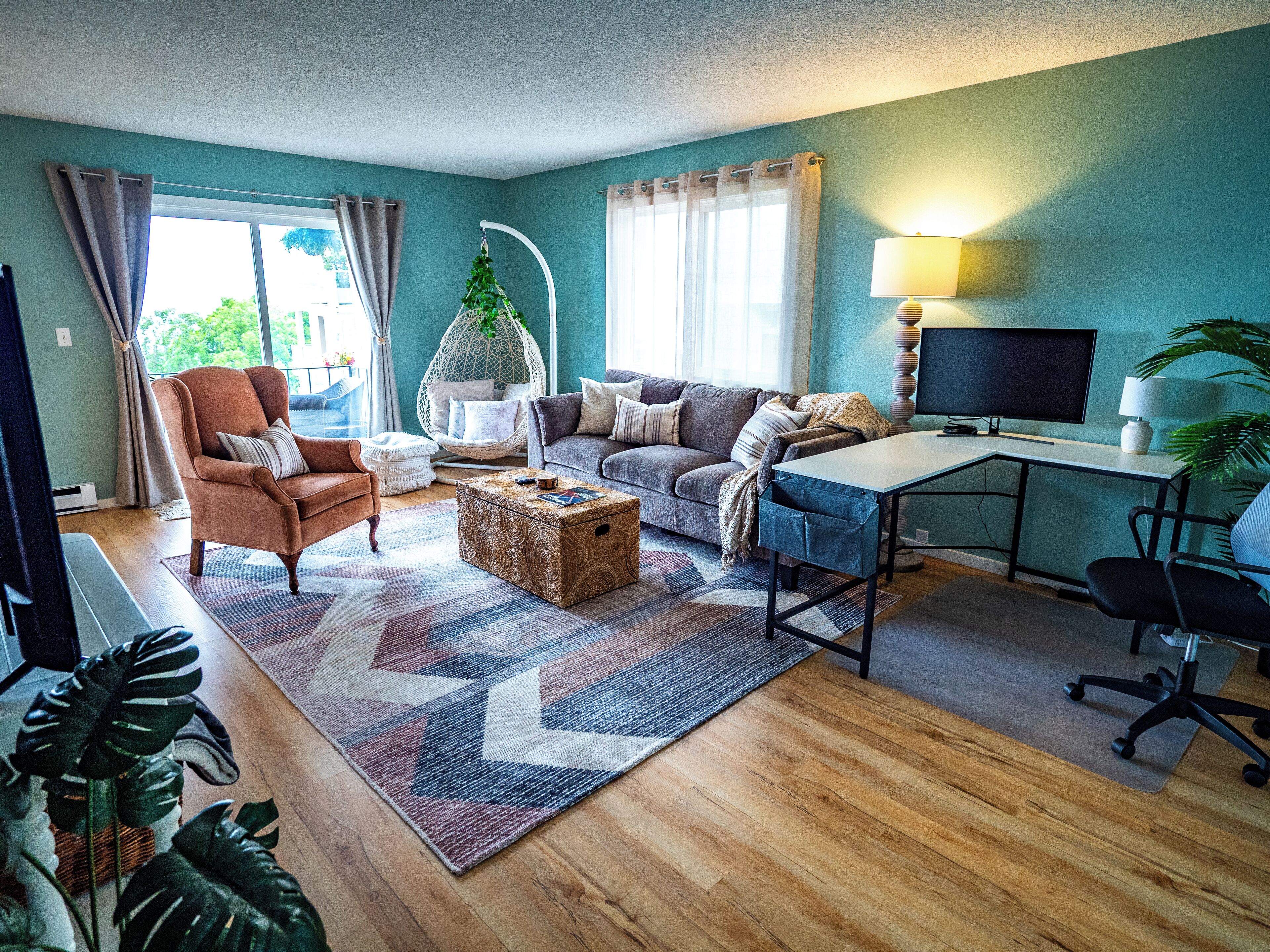 Bayside Apartment #5- Top Floor Waterfront Views Above Boulevard Park - Bellingham, WA