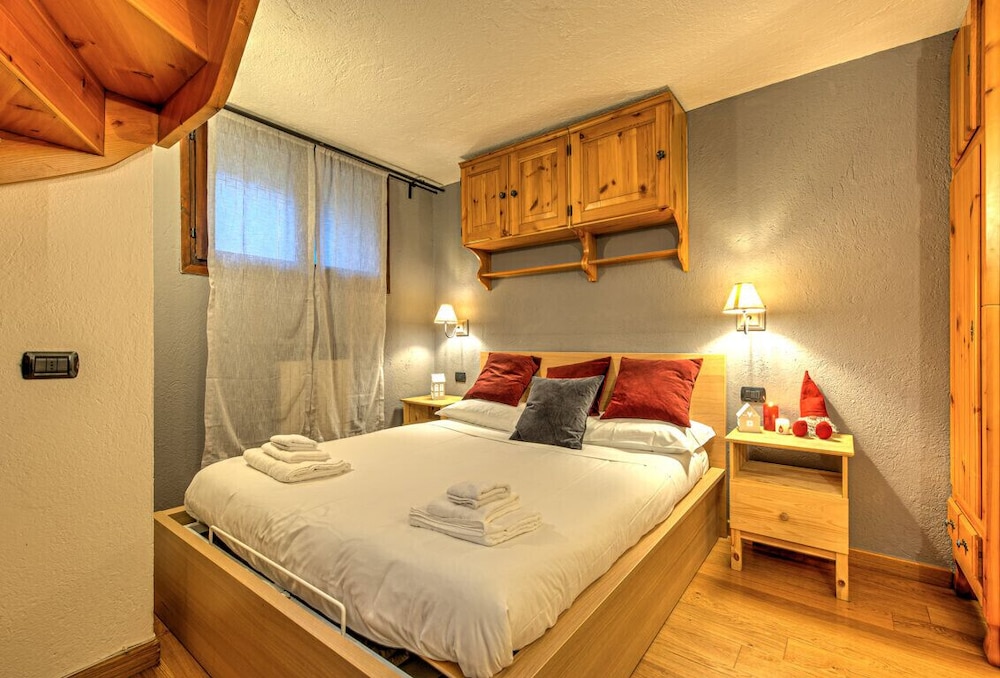 Casa Julie- Very Central Two-room Apartment With Garden - La Thuile