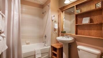 Apartamento em Condomínio Fechado, 2 quartos | Casa de banho | Toalhas fornecidas