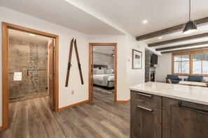 Condo, 2 quartos | 2 quartos, ferros/tábuas de passar roupa, Wi-Fi de cortesia