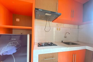 Quarto | Cozinha privada | Geladeira, cooktop, talheres/pratos/utensílios de cozinha