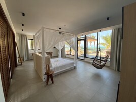 Suite Royal, banheira de hidromassagem grande, vista para o mar | Lençóis de algodão egípcio, roupa de alta qualidade, edredões de penas