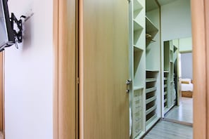 Apartamento de Luxo | 2 quartos, cofre no quarto, ferro/tábua de engomar, Wi-fi grátis