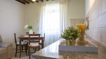 Villa, várias camas | Sala de jantar