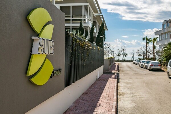 Z-suites - Lara Beach