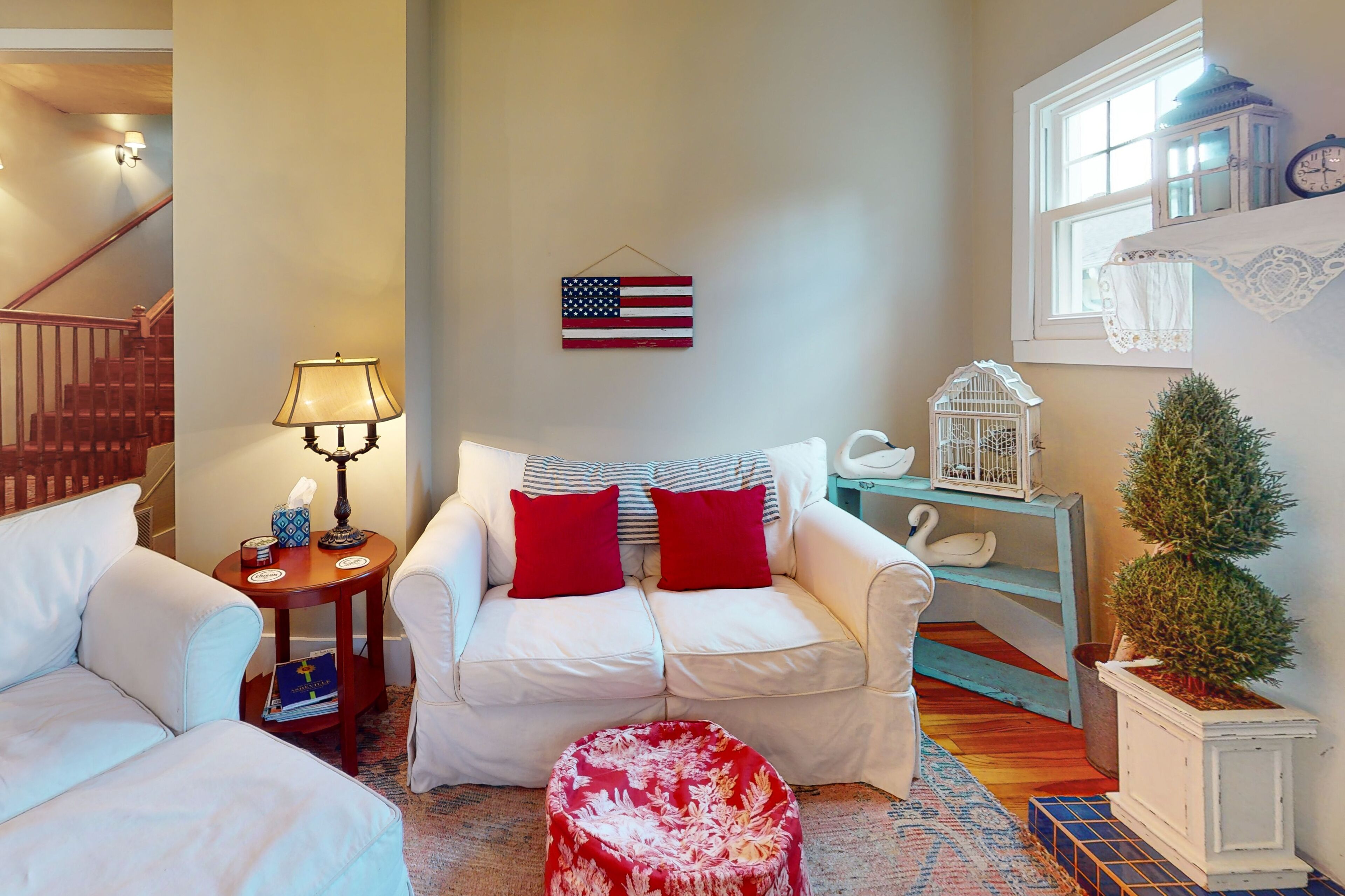 Charming Home A Short Walk From Downtown W/2 Fireplaces, Porch, Yard, Firepit - Hendersonville, NC