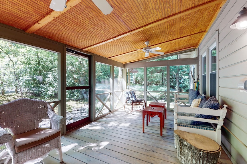 Updated Home Near Black Mountain With Screened Porch, Wifi - Black Mountain, NC