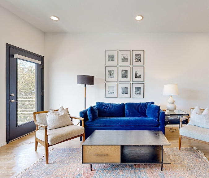 Penthouse Condo With Wifi, Balcony, Seasonal Courtyard Pool, & Fitness Center - Nashville, TN