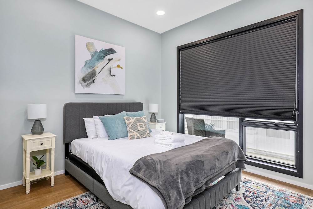 Unique Gulch View Retreat With Balcony, Seasonal Pool, & Gym - Nashville, TN