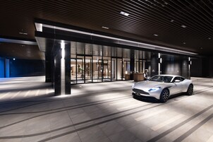 Cofre com capacidade para portátil, secretária 