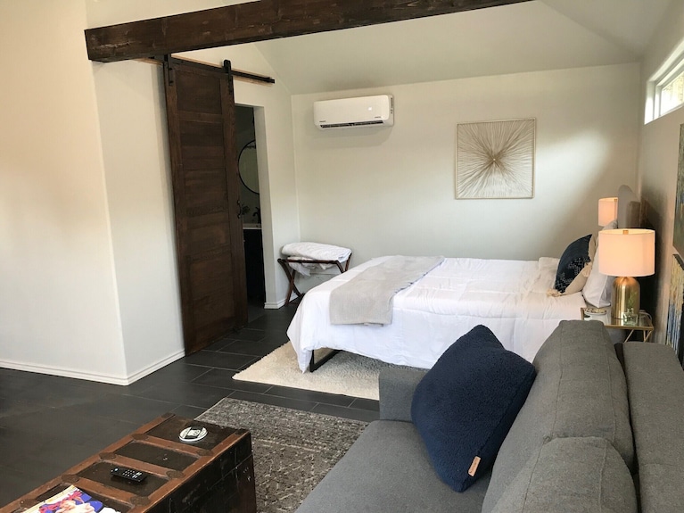 Quaint Midtown Studio Located Minutes From The Best Tulsa Has To Offer. - Tulsa