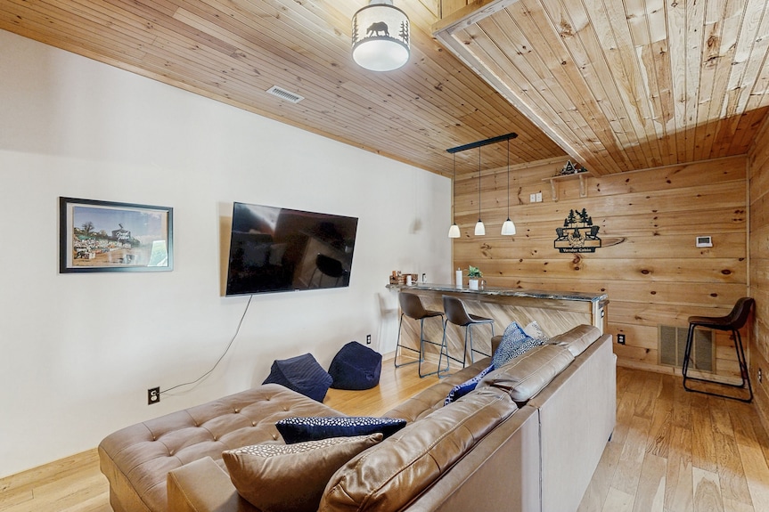 Lakefront Cabin With A Balcony, Firepit, Wet Bar, Washer/dryer, Dock, & Ac - Sierra Nevada