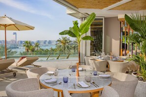 3 restaurantes, café da manhã, culinária internacional