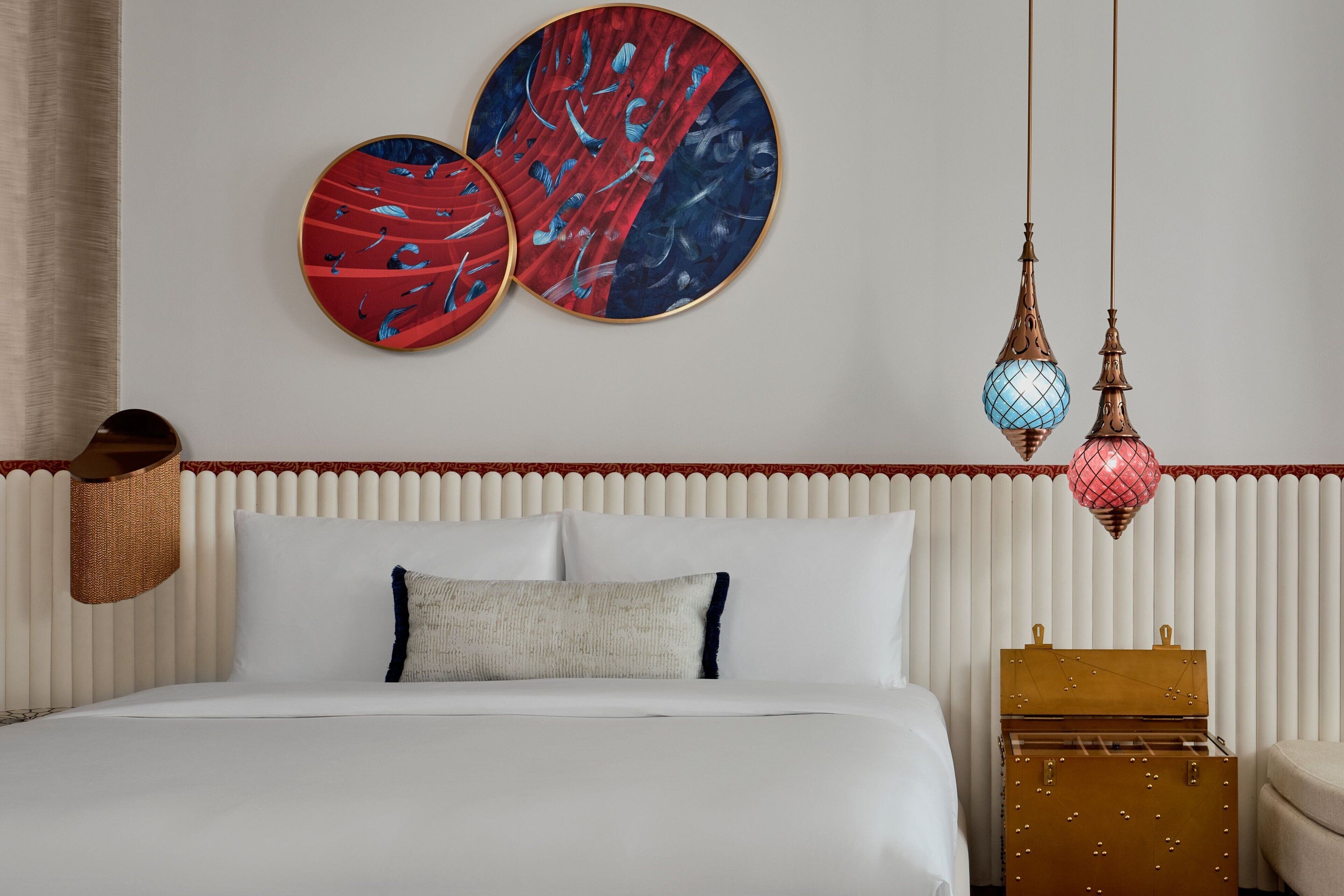 Roupa de alta qualidade, minibar, cofre no quarto, secretária 