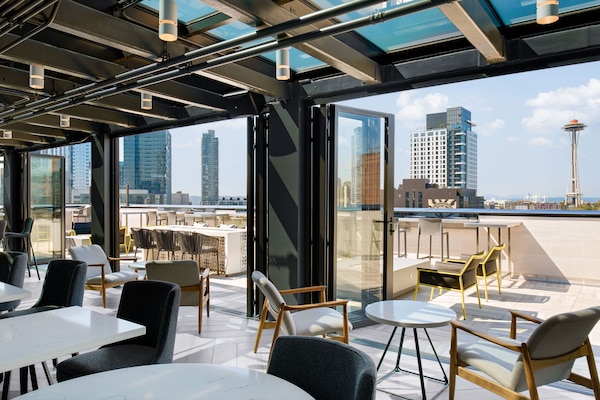 2 bares/lounges, bar na cobertura