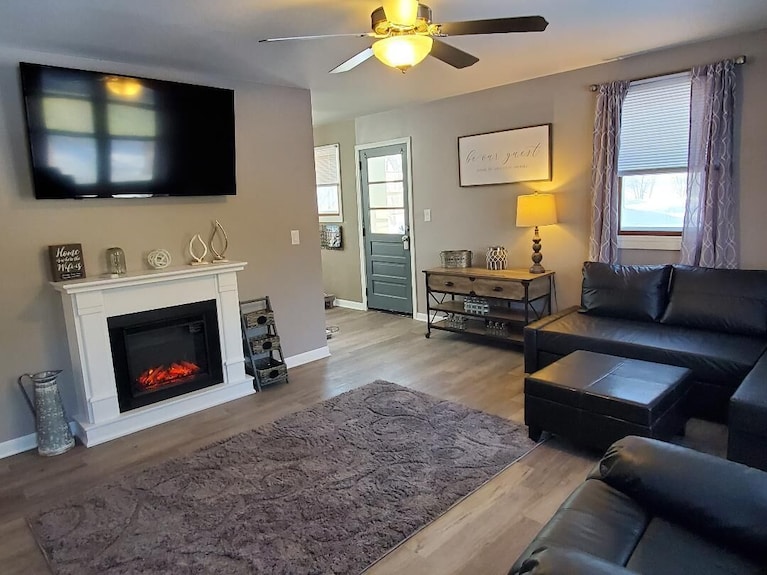 Completely Remodeled, Pet-friendly, 'Smart' Home In The Country! - Illinois