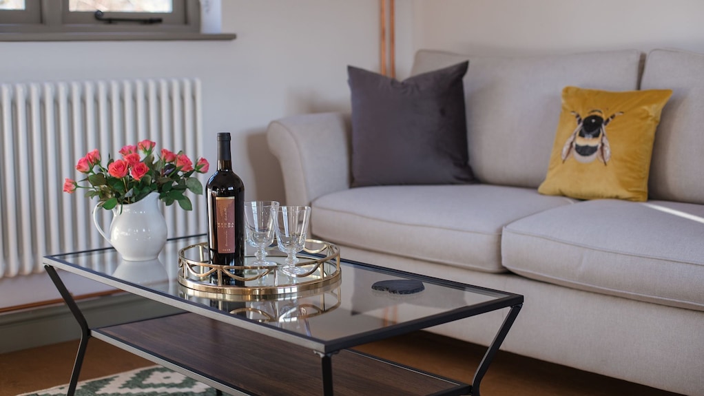 Paddock Cottage - Sleeps 2 Guests In 1 Bedroom - 溫什科姆