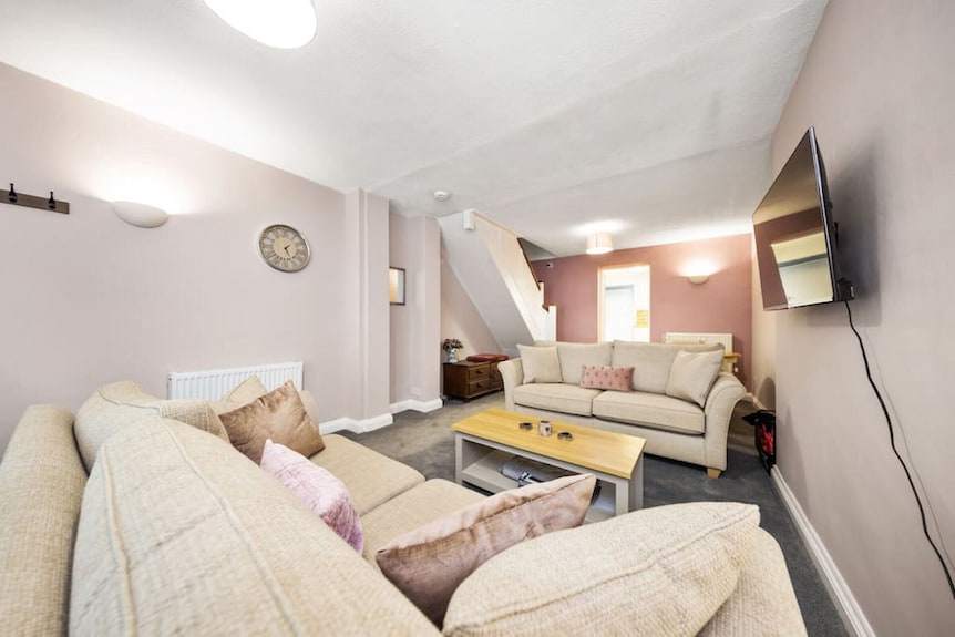 Pendicke Place Cottage | 2 Bed House Sleeps 4 | Southam Centre | Inspire Homes - Draycote Water