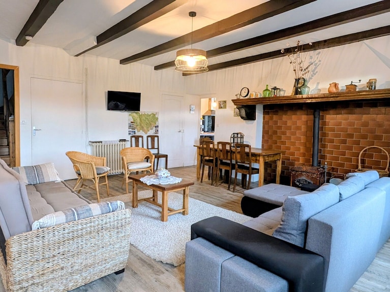 Idyllic Countryside Getaway With Spacious Garden, Near Historic Domeyrat - Brioude