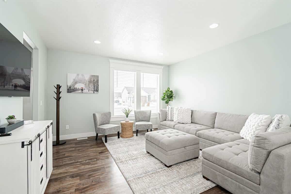 Modern And Cozy Family Home With 3 Bedrooms - Pocatello, ID