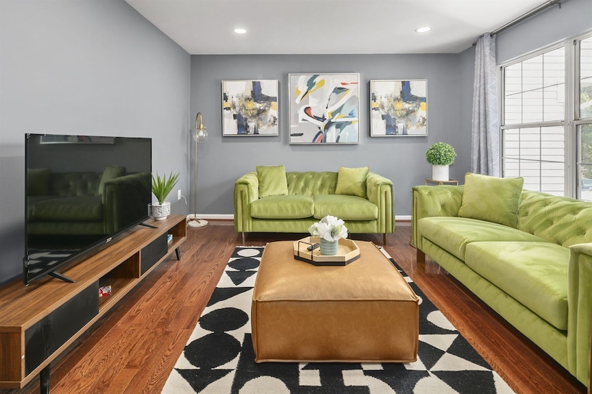 Metropolis: Charming Townhome 40 Min From Dc - Leesburg, VA