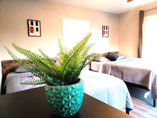 Modern House Sleeps 14 In Downtown Houston - Houston