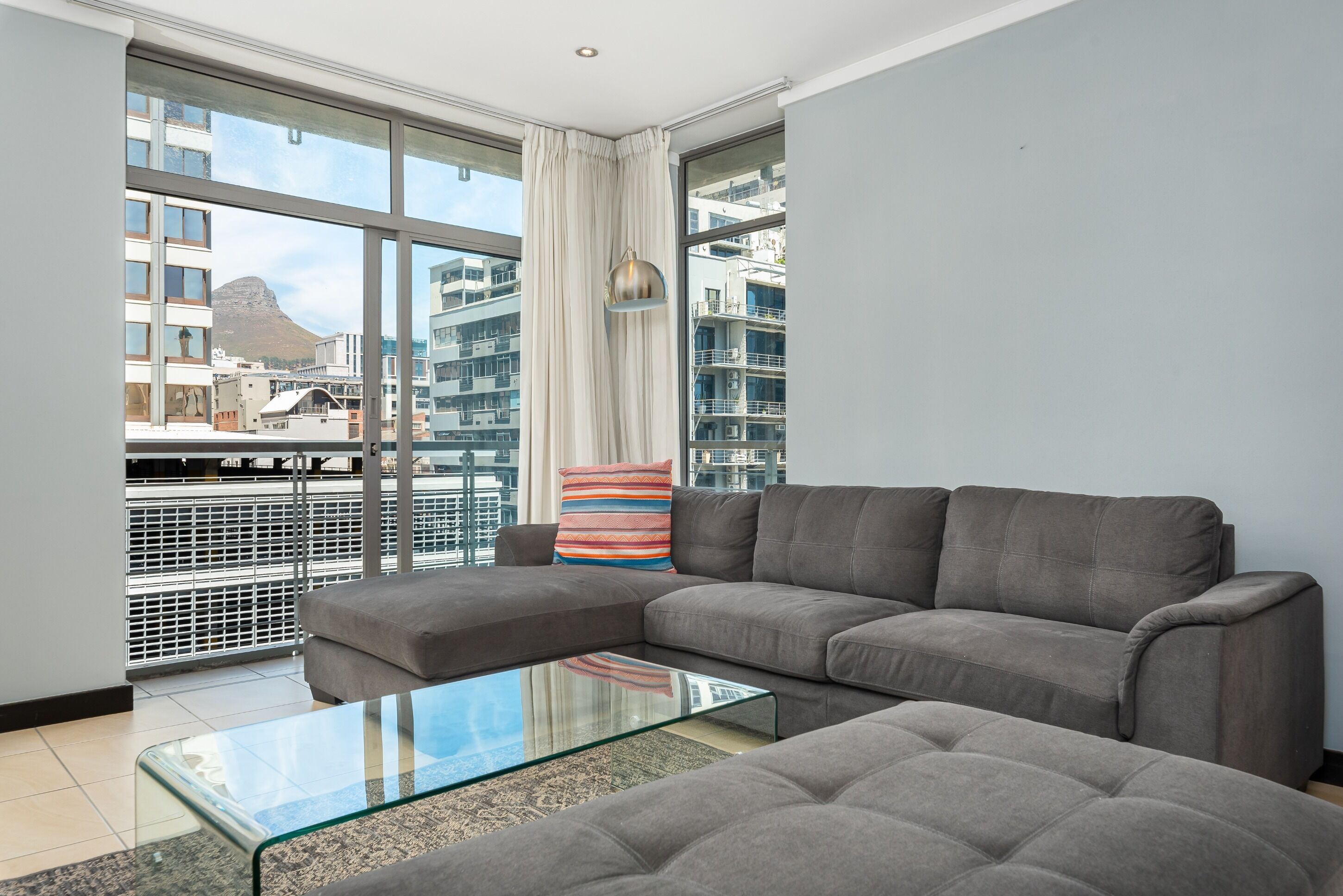 Modern | Central City | Suite | Super Fast Wifi - Cape Town