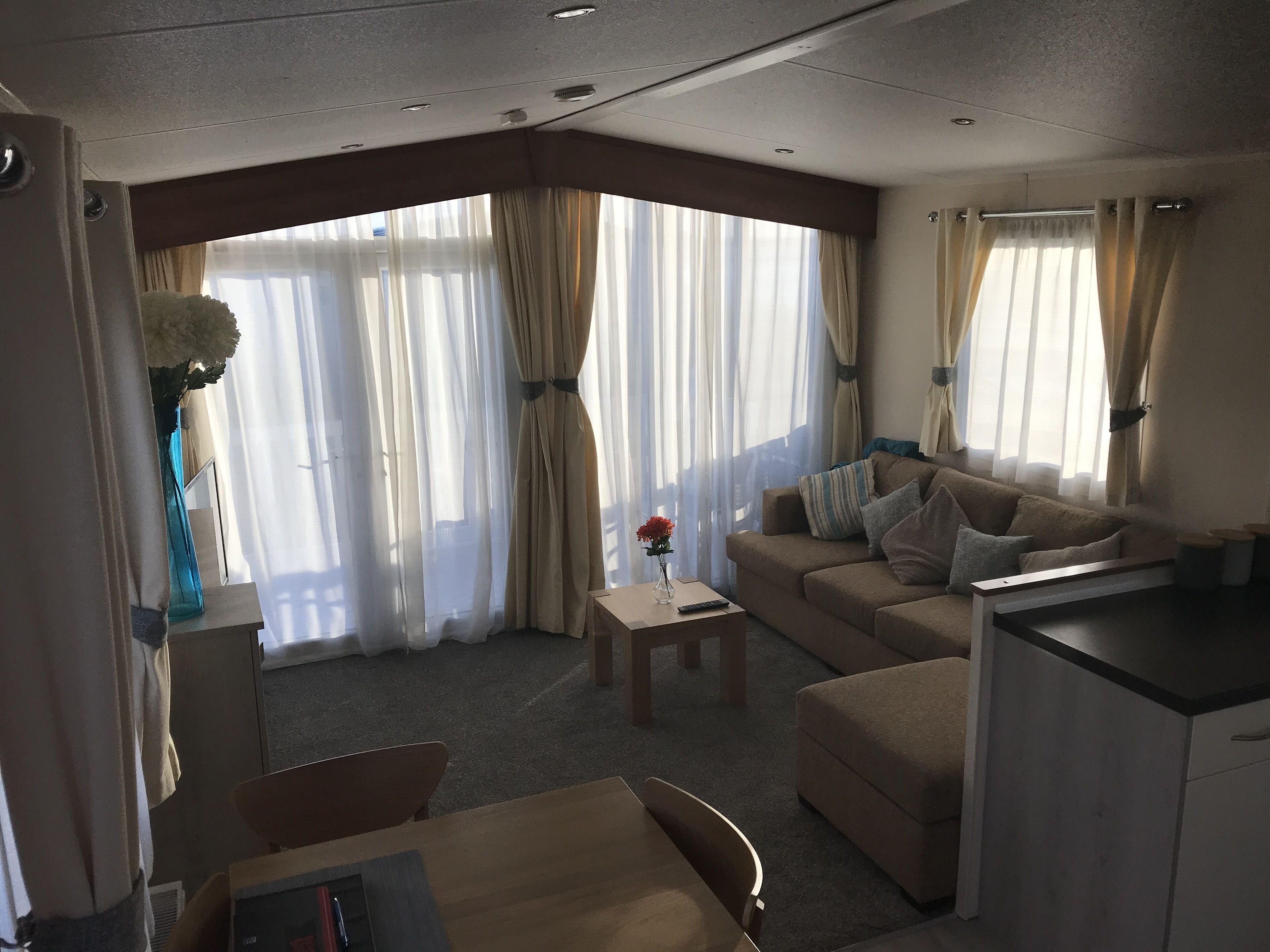 Lotus 2 Bedroom Dog Friendly Caravan With Veranda Offers A Stunning Sea View. - Poole