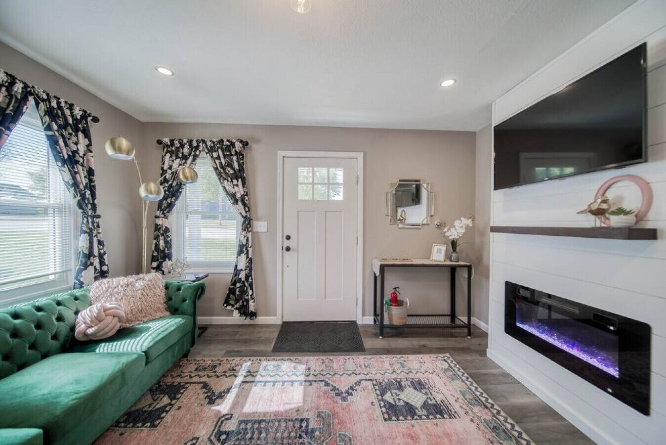 Stylish 2bdrm Bungalow | Walkable + Well Equipped - Rolla, MO