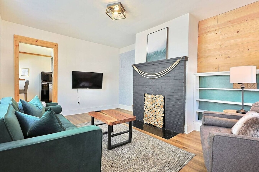 Cabin-themed Duplex ⫸ Walk To Happy Holler - Neyland Stadium Knoxville