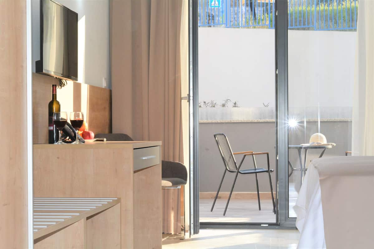 Quarto Duplo Superior | Camas de colchão viscoelástico, cofre no quarto, secretária