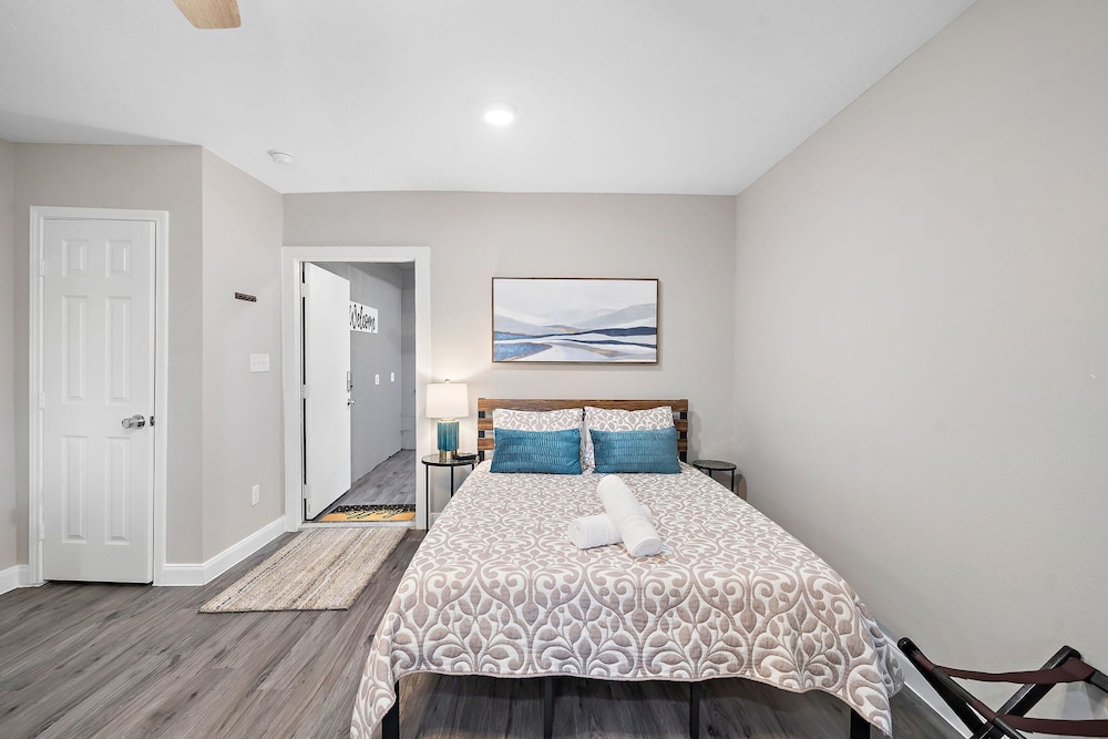 Baytown Private Studio Apartment Covered Patio Sleeps 4 By The Bay, Skate Park, - Highlands, TX