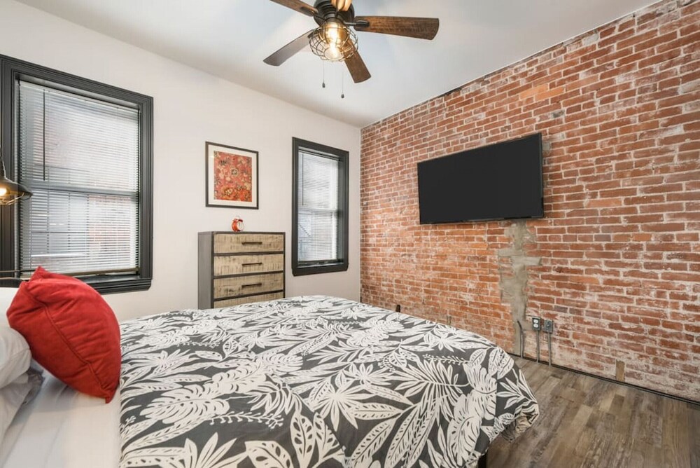 Brand New ★ Prime Location ★ Exposed Brick Beauty! - Pittsburgh, PA