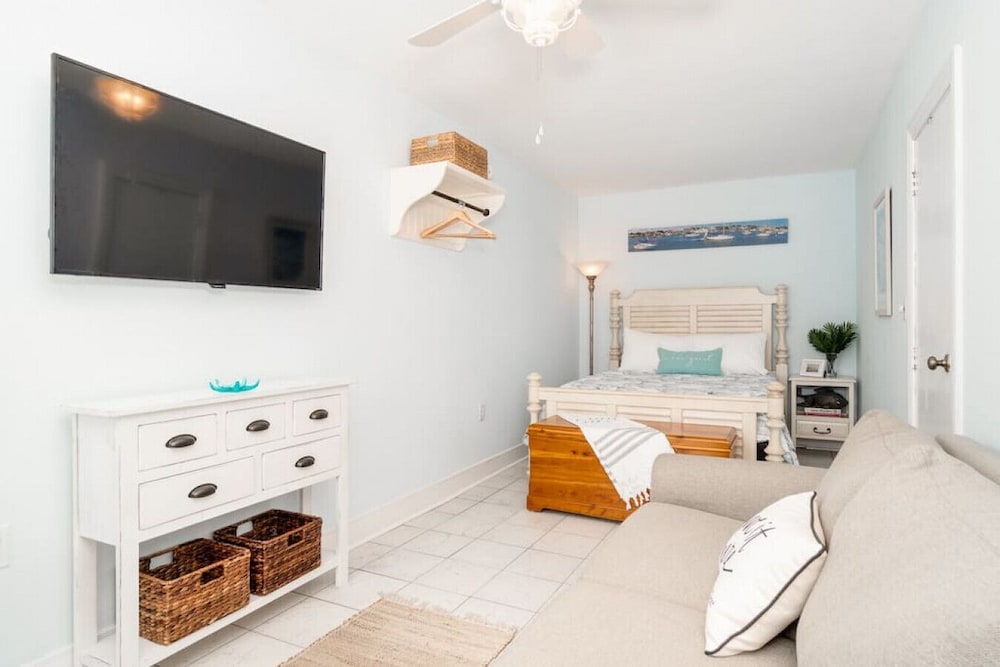 Why Knot Getaway...rooftop With Waterview! Unit D - Beaufort, NC