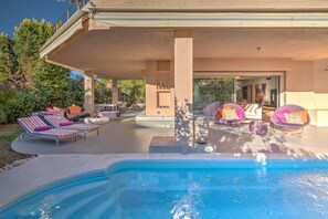 Villa de Luxo, 4 quartos, piscina privativa, vista para o jardim | 4 quartos, roupa de alta qualidade, camas de colchão viscoelástico 